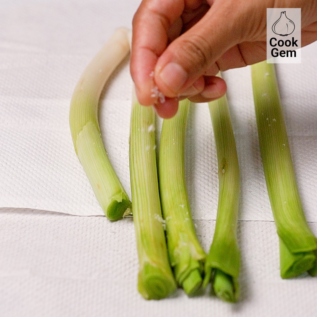 The Simplest Tastiest Crispy Leeks Around