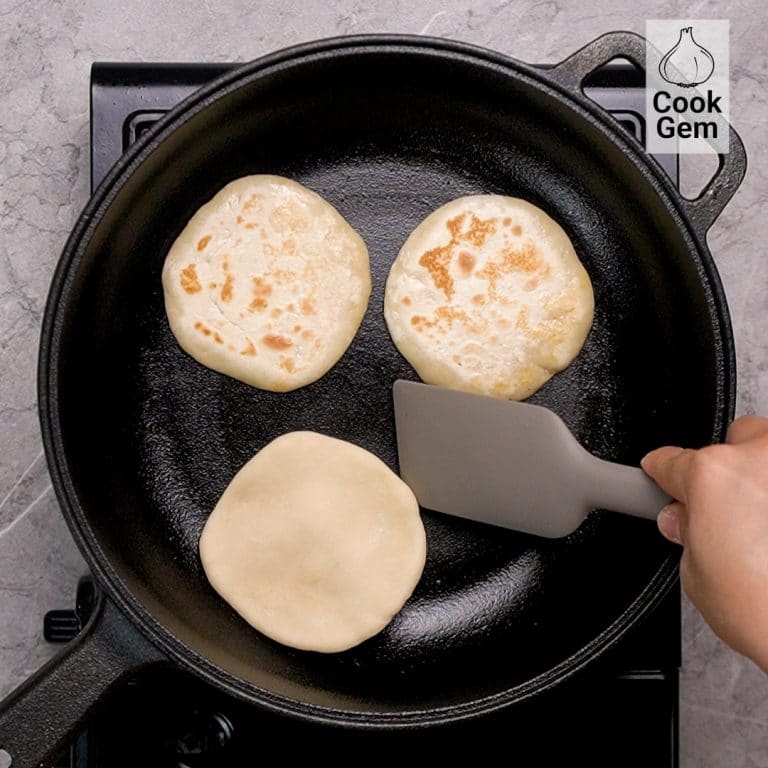 Easy Omani Bread (Khubz Ragag)