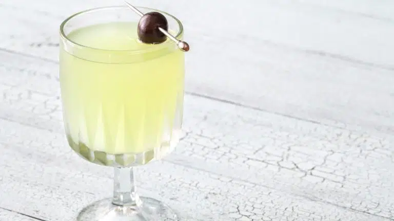 All About Drinks & Cocktails That Start With The Letter L