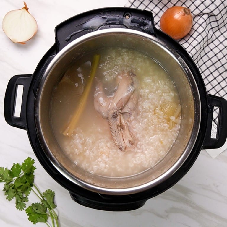 Simple Vietnamese Chicken Rice Porridge