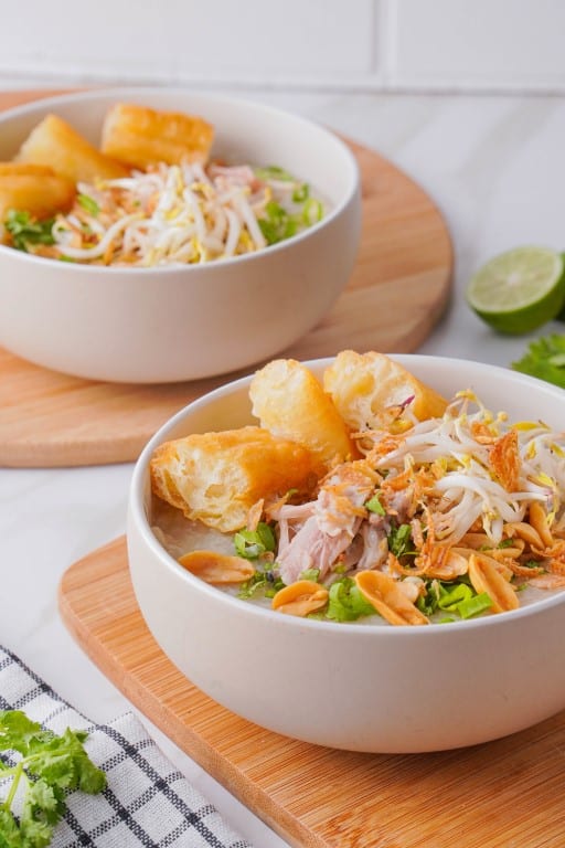 Simple Vietnamese Chicken Rice Porridge