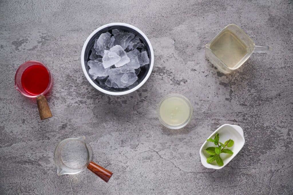 Homemade Hibiscus Moscow Mule (Ginger Beer Cocktail)