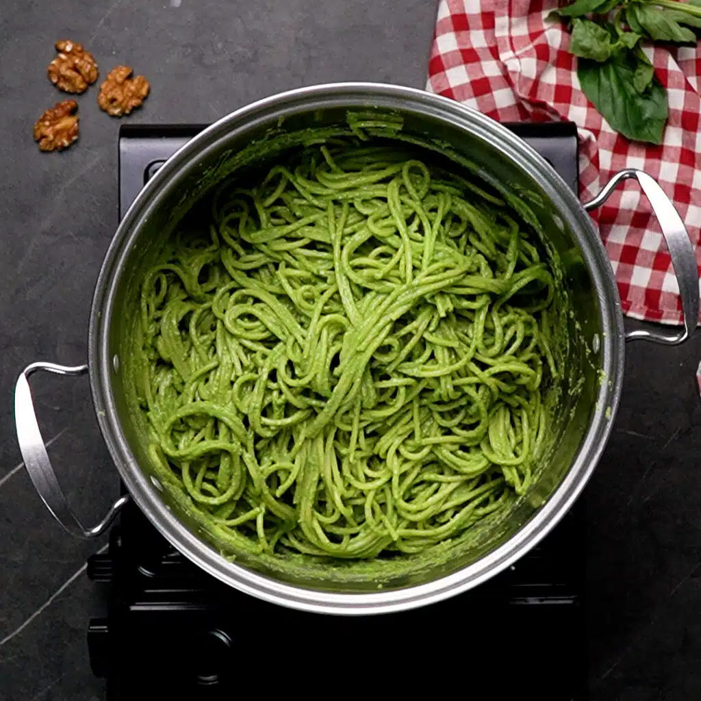 Homemade Peruvian Pesto (Tallarines Verdes)