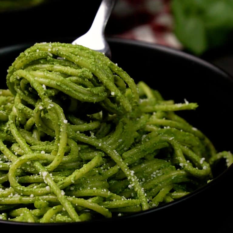 Homemade Peruvian Pesto (Tallarines Verdes)